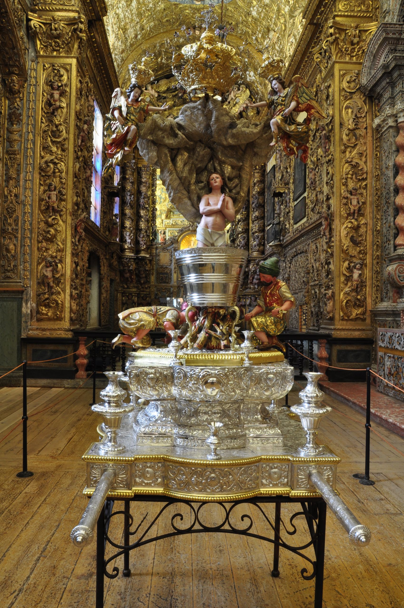 Andores de São João Baptista e São João Evangelista, do Museu Rainha ...